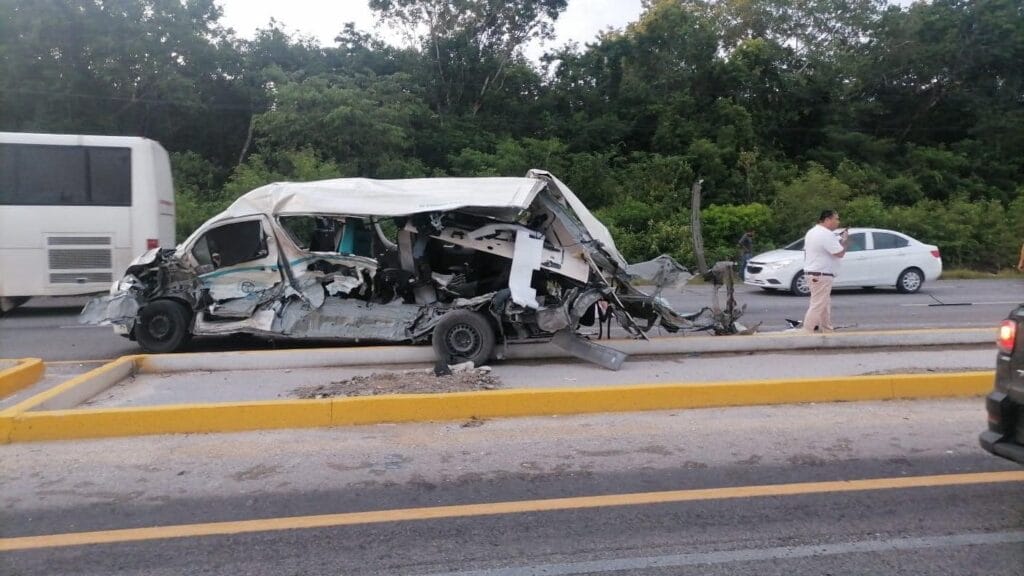 Accidente en la carretera Playa del Carmen-Tulum deja al menos 8 fallecidos y 10 lesionados de ...