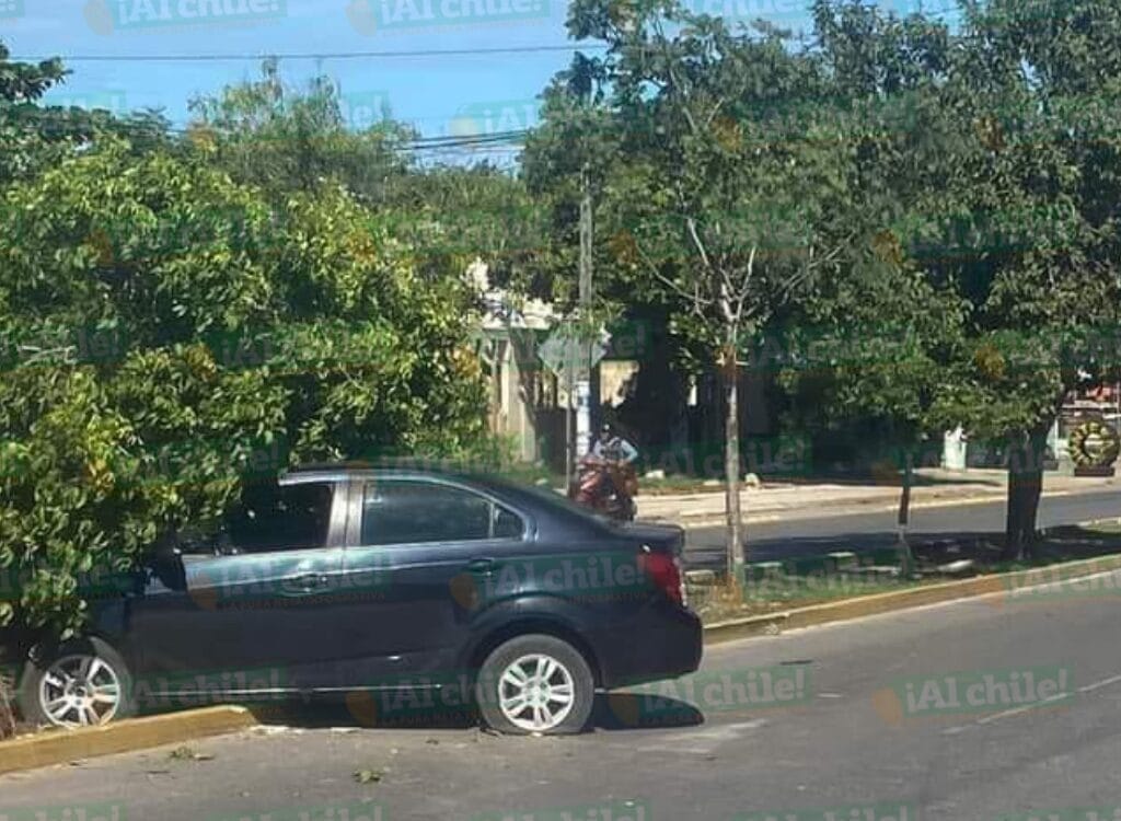 Conductor pierde el control de su nave y se da contra un árbol en San Antonio Xluch III