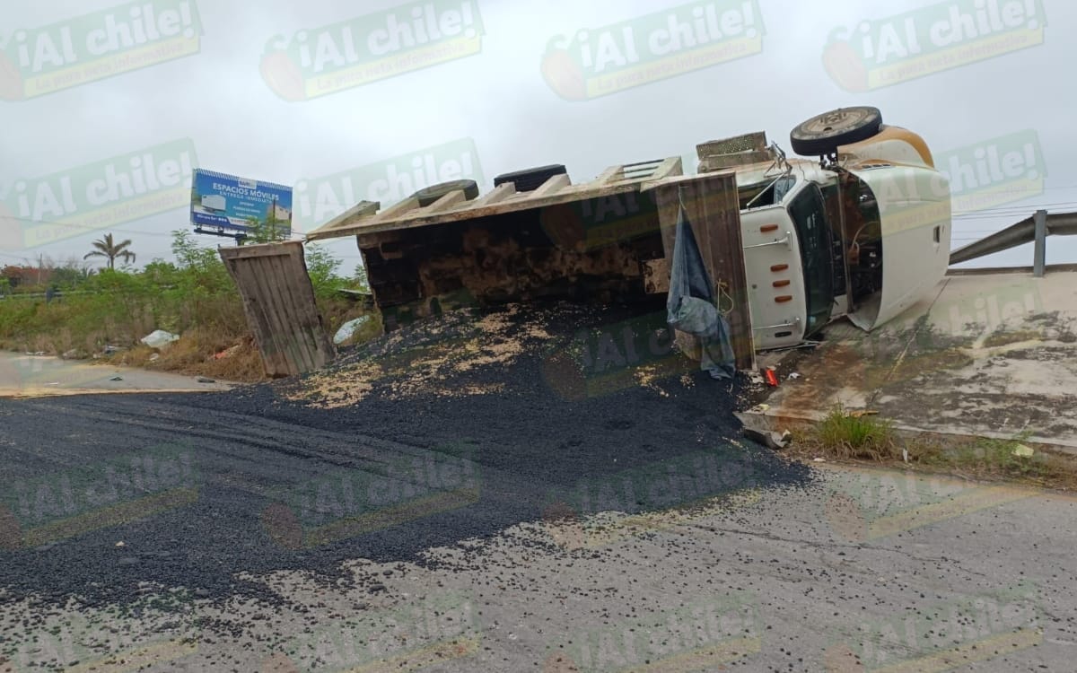 Yucatán. Chambeador se queda dormido y termina volcando su camión con ...