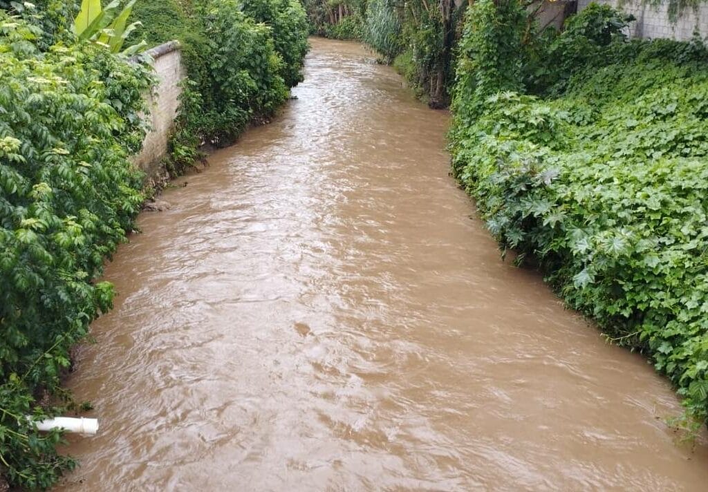 Hallan el cuerpo de un recién nacido a la orilla de un río