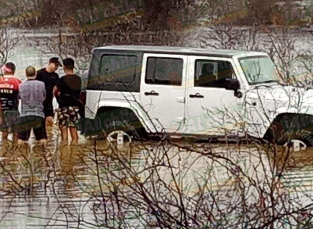 Don y su troca se dan tremendo chapuzón en la Moctezuma-El Cuyo (FOTOS)