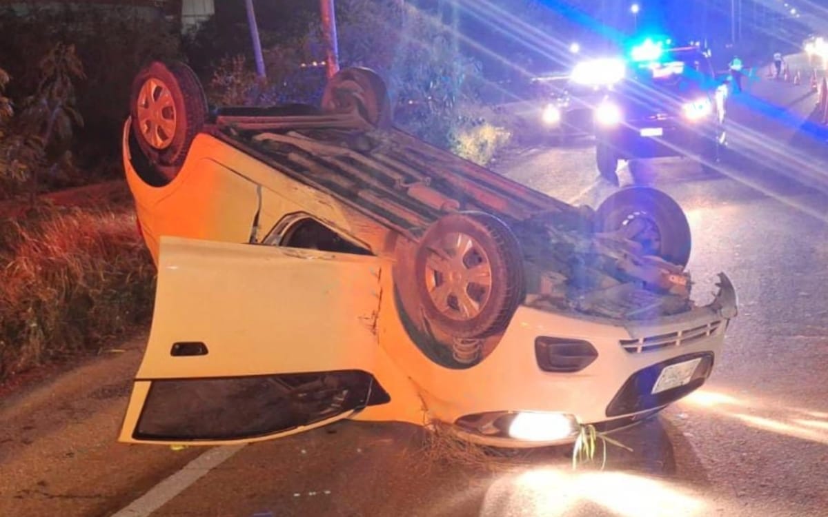 Volcadura en la carretera Mérida – Progreso: Perdió el control del volante y chocó con el ...