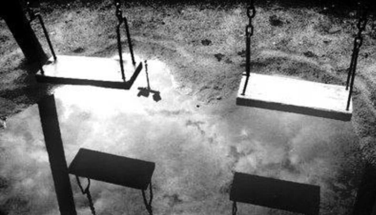 Diversión termina en tragedia: Pequeña muere al caer de columpio - ¡Al ...